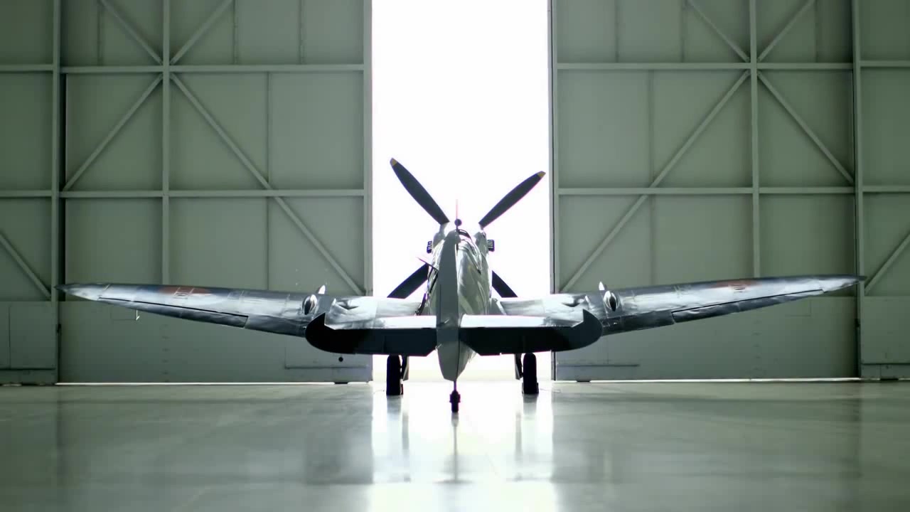 Flying historic WWII Spitfire plane - Red Bull Air Race Ascot 2014 - Coub