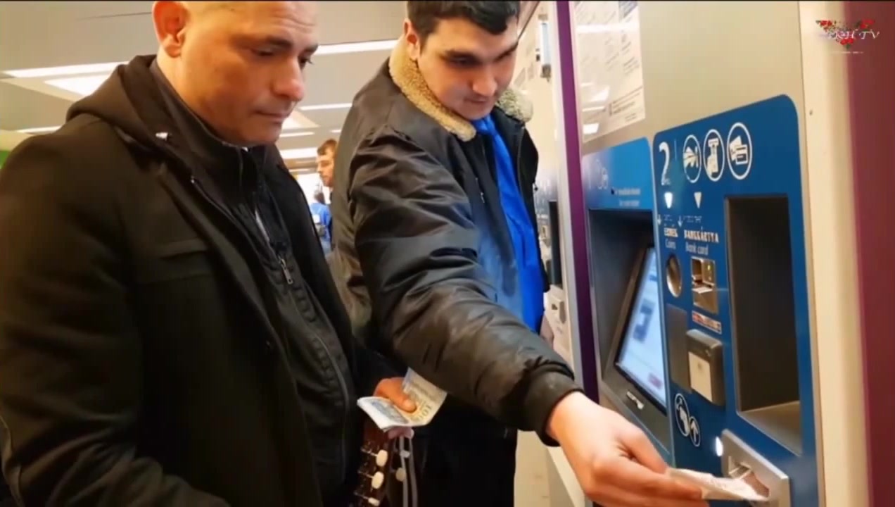 elvette a pénzt heee (MINDEN ÁLMOD - Roma filmsorozat) - Coub