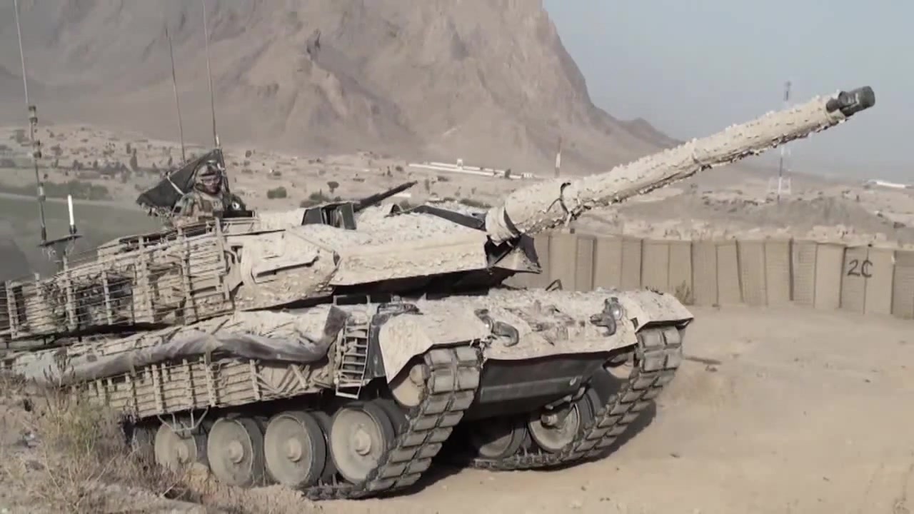 Battle tank Leopard 2 2A6M Afghanistan Canadian Forces in action PionierPanzer - Coub
