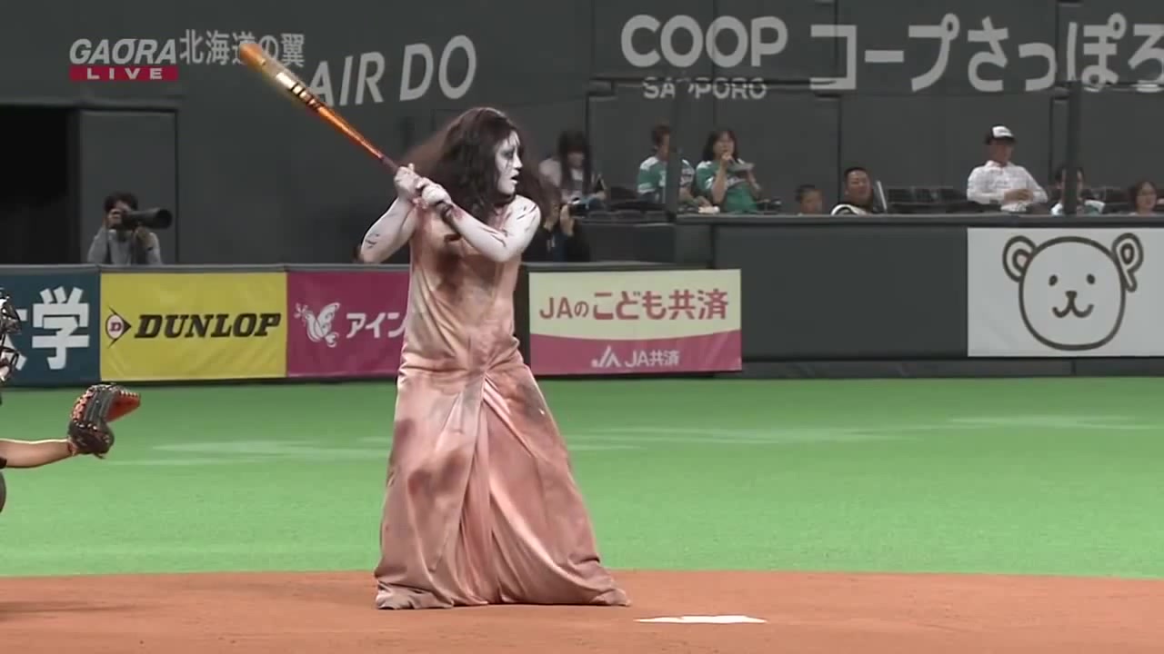 Japanese Baseball First Pitch - Sadako vs Kayako - Coub