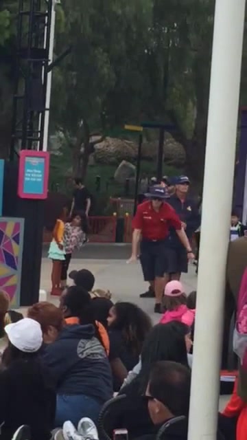 This dude does not get paid enough - Coub