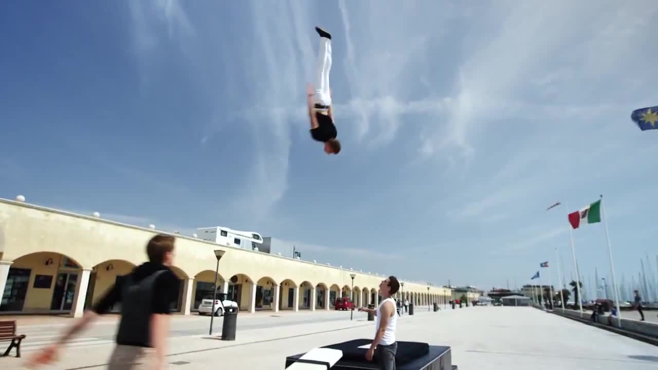 Уличные трюки .. World's Craziest Teeterboard Flips. - Coub