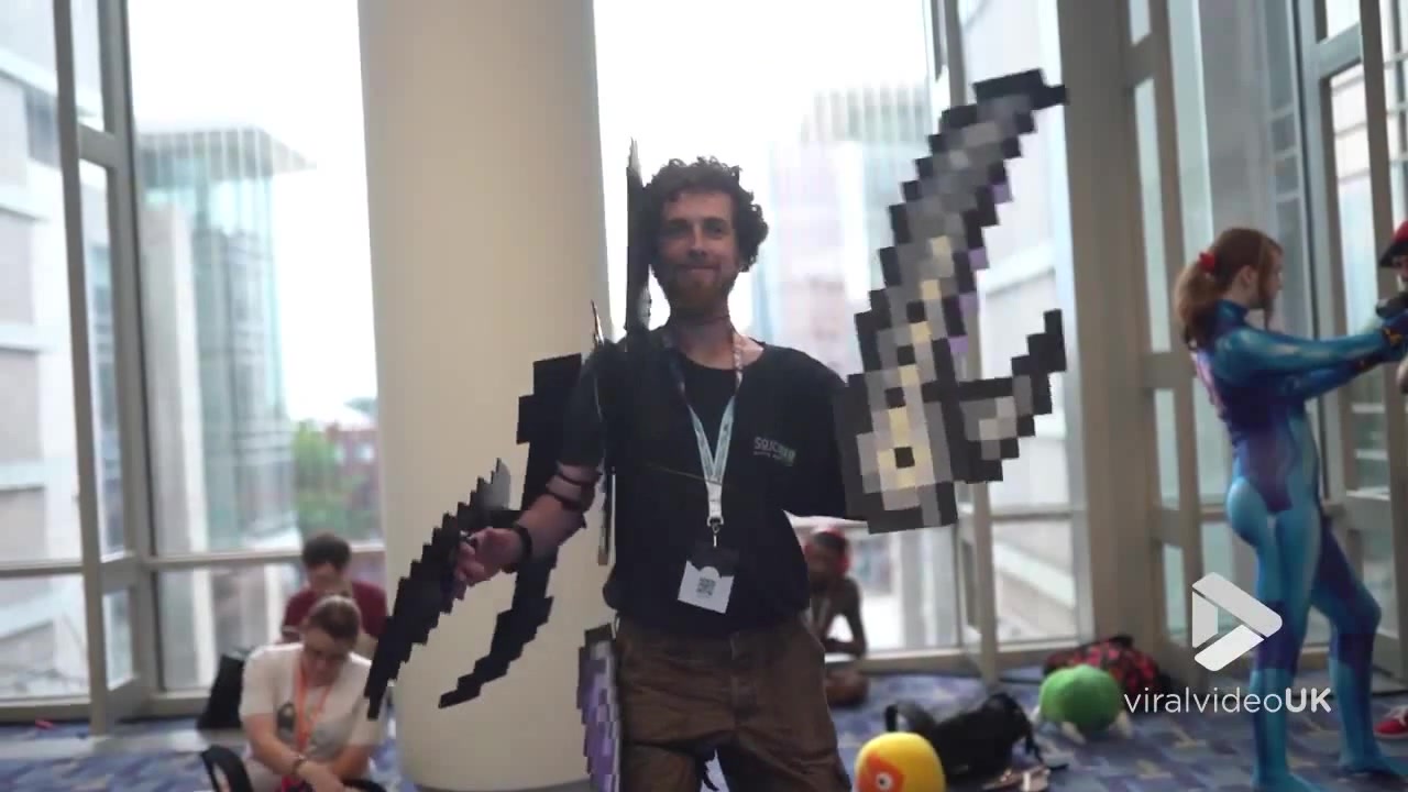 8 Bit Side Scroll Cosplay - Coub