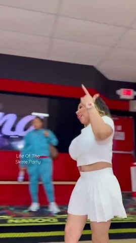 TINY HARRIS FROM THE R&B GROUP XSCAPE ROLLER SKATING ♥️ - Coub