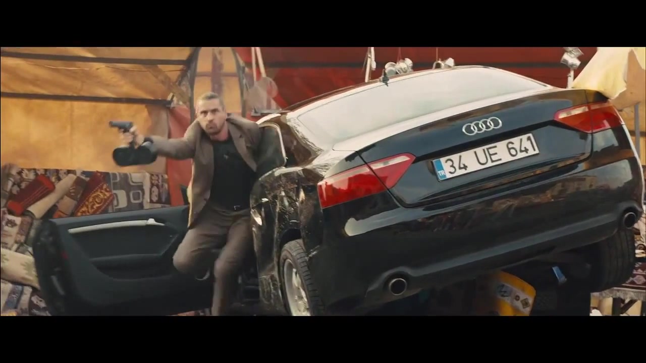 Skyfall - Opening Scene: Car Chase (1080p) - Coub