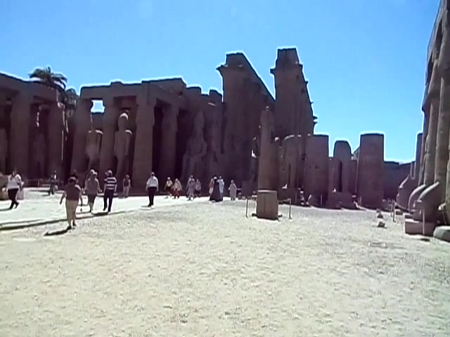 *Moshe in Luxor tempel*Mosé a luxori templomban* - Coub