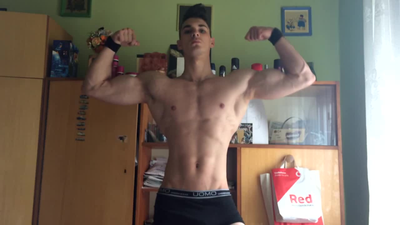 17 Years Old Aesthetic Ripped Teen Bodybuilder Flexing Muscles - Coub