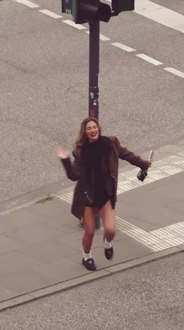 Lovers meeting on the street - Coub