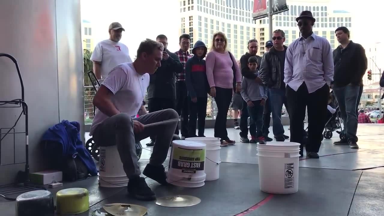 Insane street performer - "bucket boy" Matthew Pretty - Coub