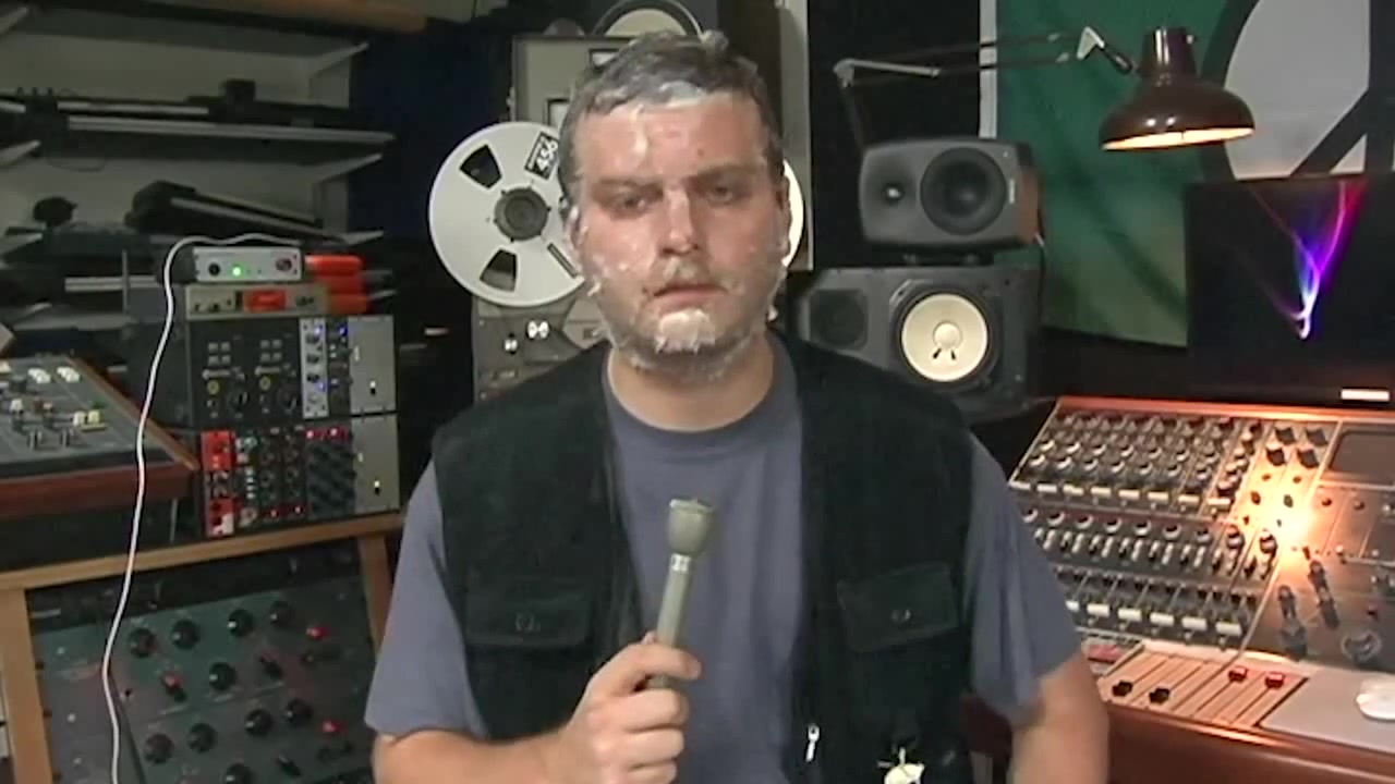 Advanced Studio Recording Techniques 02 - "Microphone Comparison ...