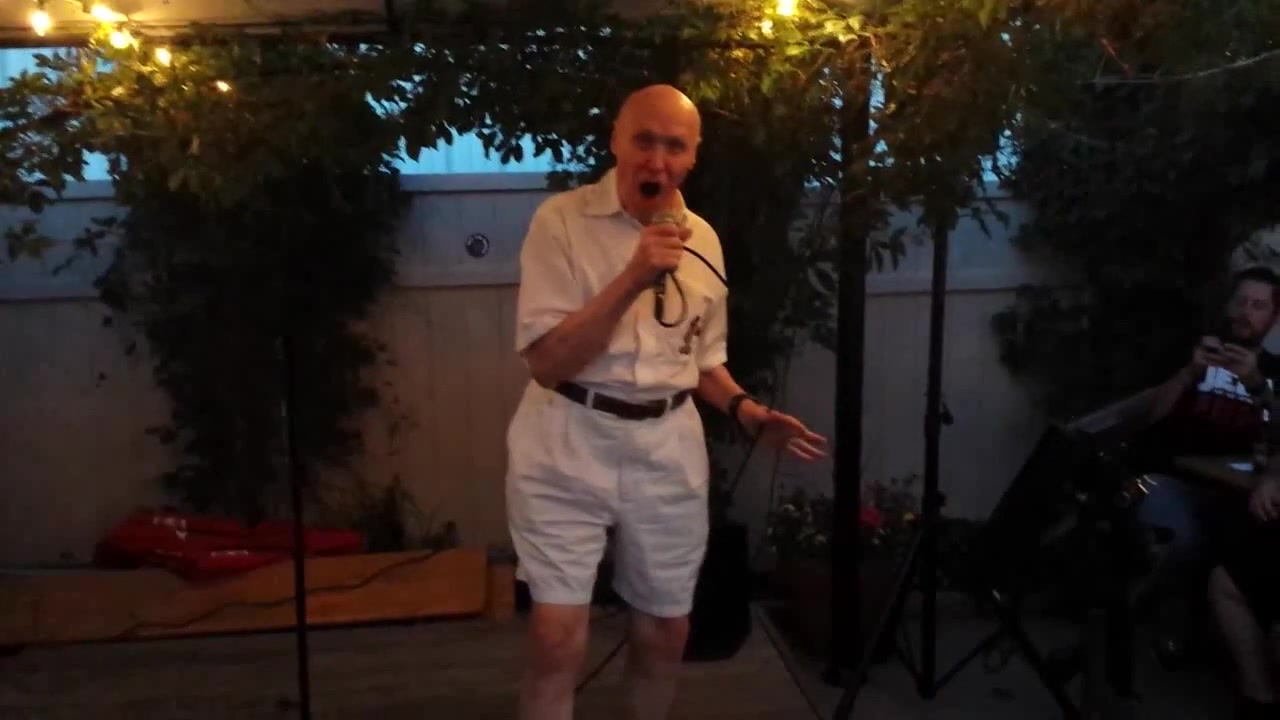 John Hetlinger karaoke at The Glenn 80 yr old man sings Drowning Pool "Bodies"! - Coub