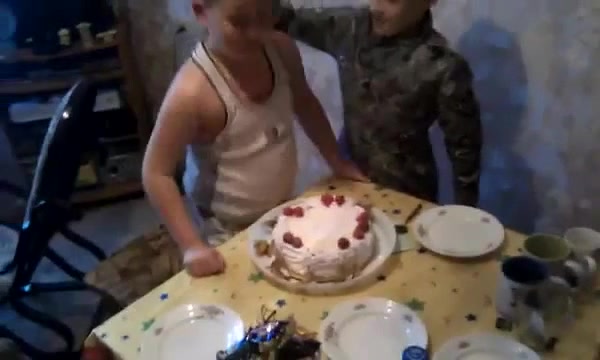 ЛИЦОМ В ТОРТ - Coub
