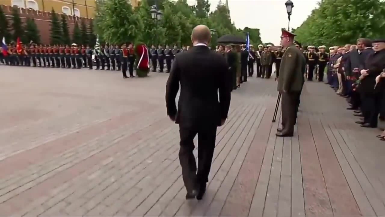Putin walk vs. Orbán walk - Coub