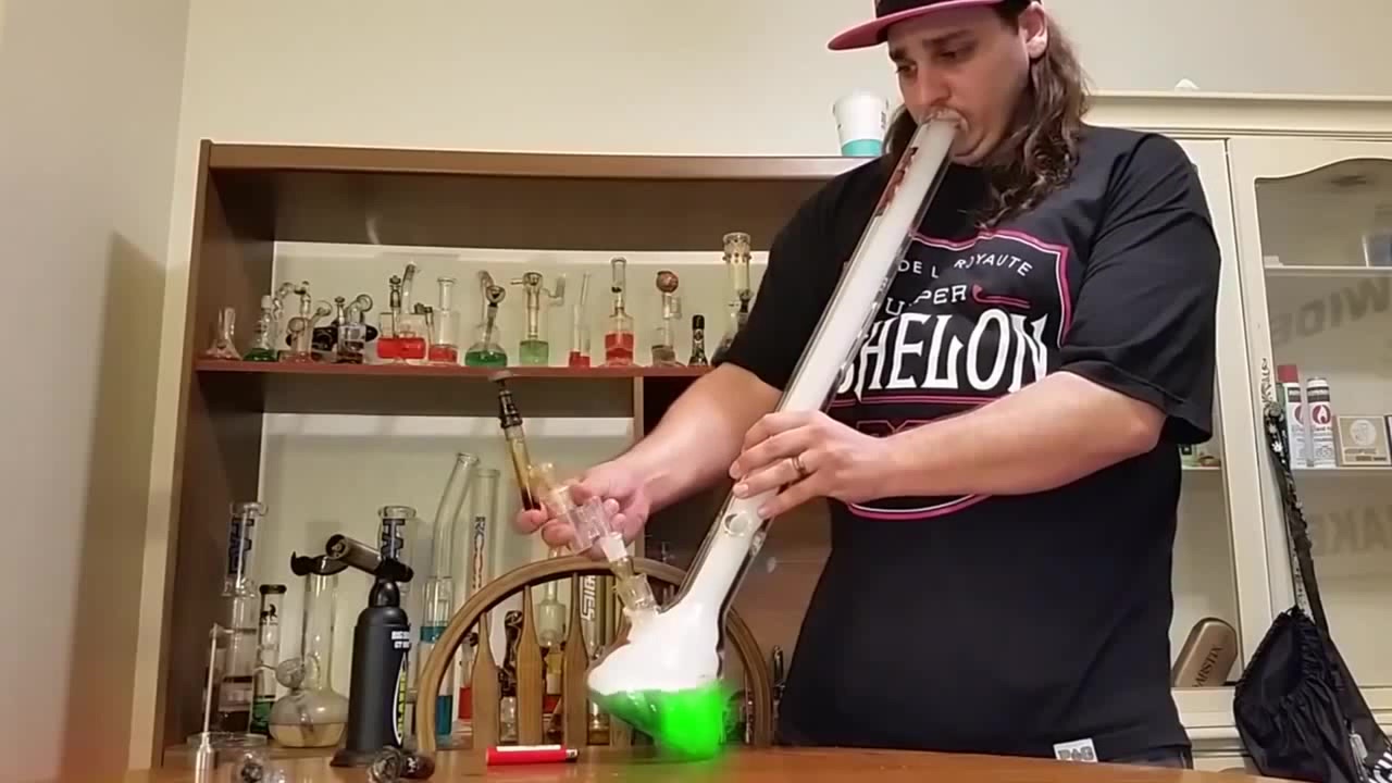 THE FATTEST BONG RIP EVER - Coub
