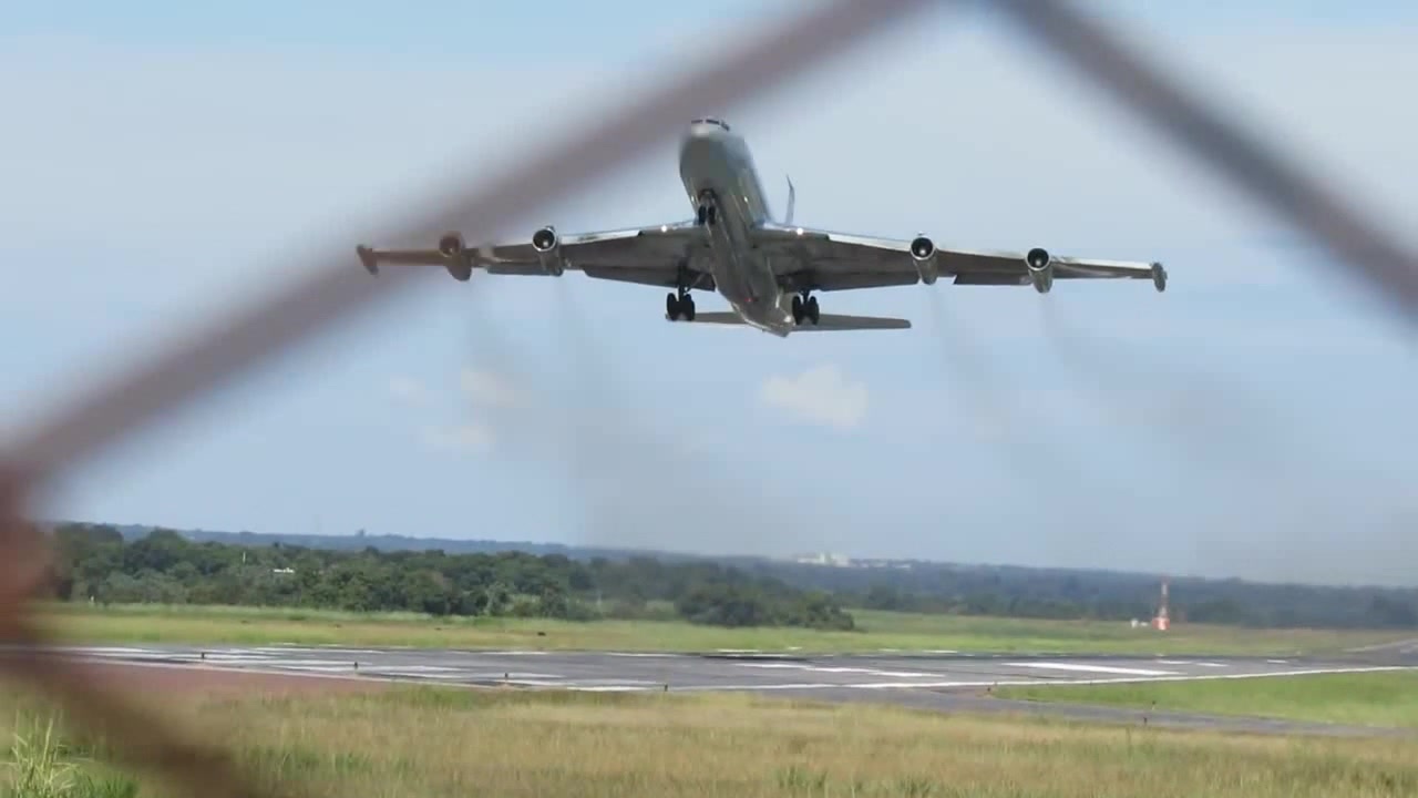 Take-off Boeing 707-320C FAB KC 137 2404 - SBCY - RWY 35 06.05.2013 ...