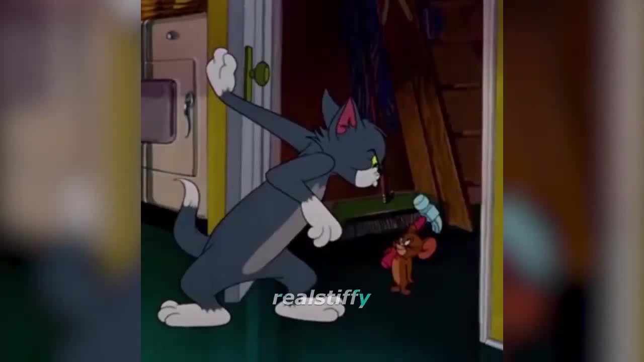 Tom gets hit with a magic hammer - Coub