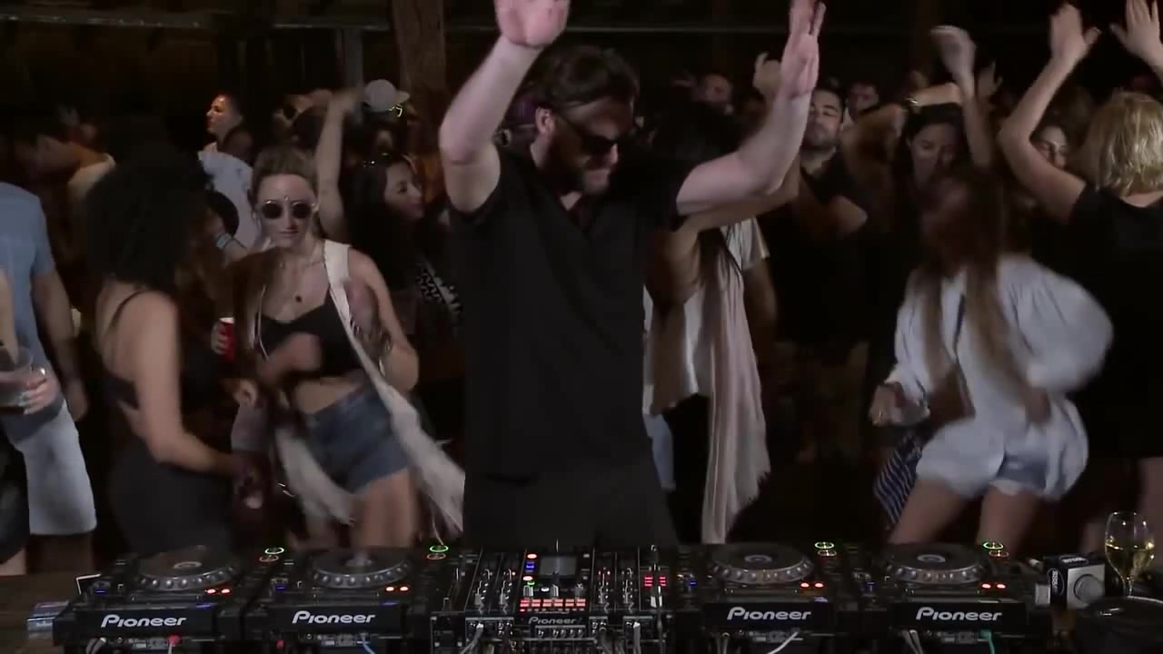 Solomun @ 90's Boiler Room drops Massively INSANE beat! - Coub