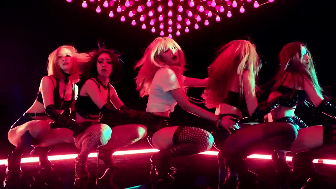 HYUNA(현아) - '잘나가서 그래 (Feat. 정일훈 Of BTOB)' (Roll Deep) M/V - Coub