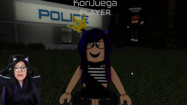 LA MUÑECA NOS QUIERE ATRAPAR | JUGAMOS EVELYN EN ROBLOX | Kori - Coub