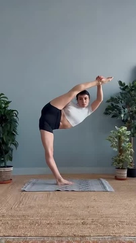 Dilya Abdusalimova flexing - Coub