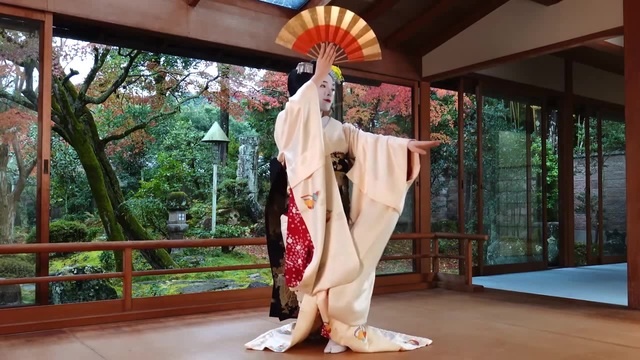 Dance by Maiko Hidemai at Nanzenji Temple during autumn leaves - Coub