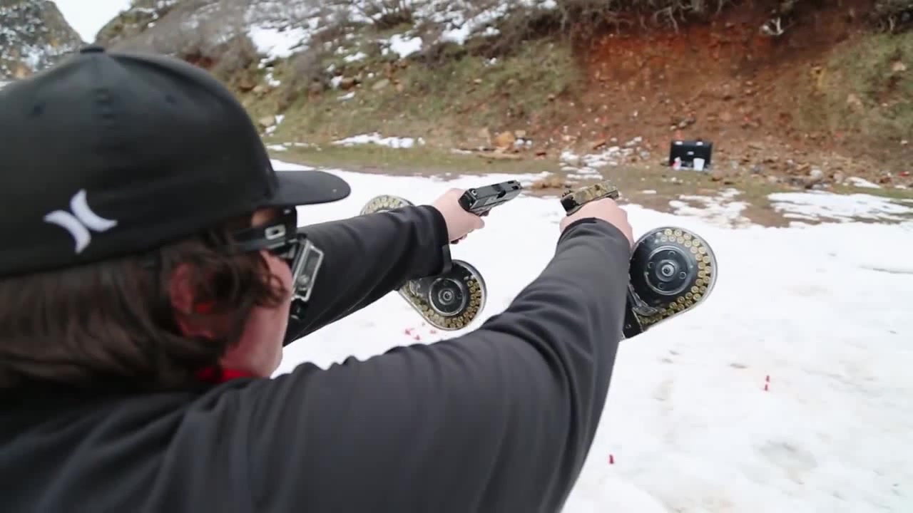Dual Wielding Full Auto Glocks W/ 100 Round Drum Mags - Coub