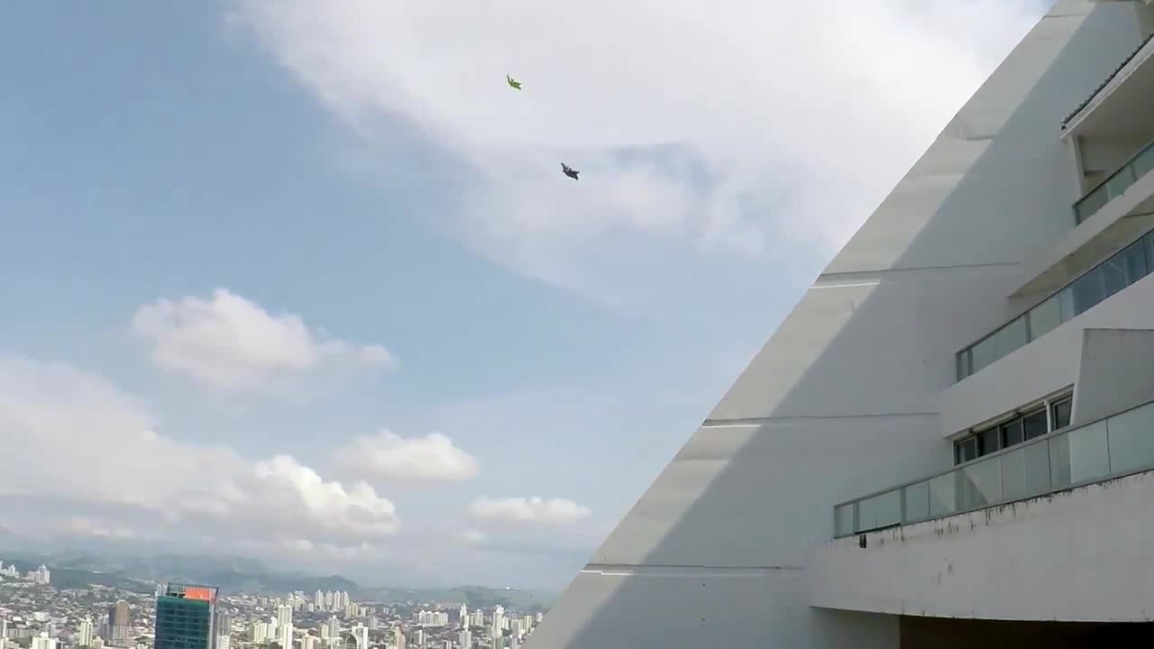 Wingsuit Flight Between Skyscrapers - Coub