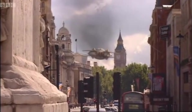 Spaceship crashes into Big Ben - Doctor Who - Aliens of London - Series ...