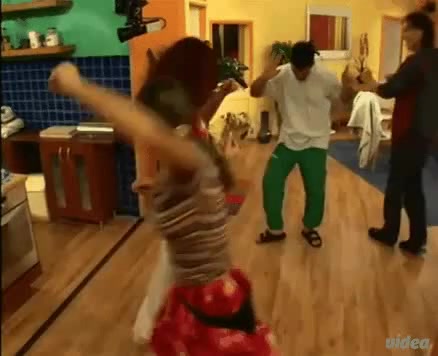 Való Világ 2 GIF - Csöpke ( Dumb / Ablegen ) and Sziszi / Sissy Dancers - Coub