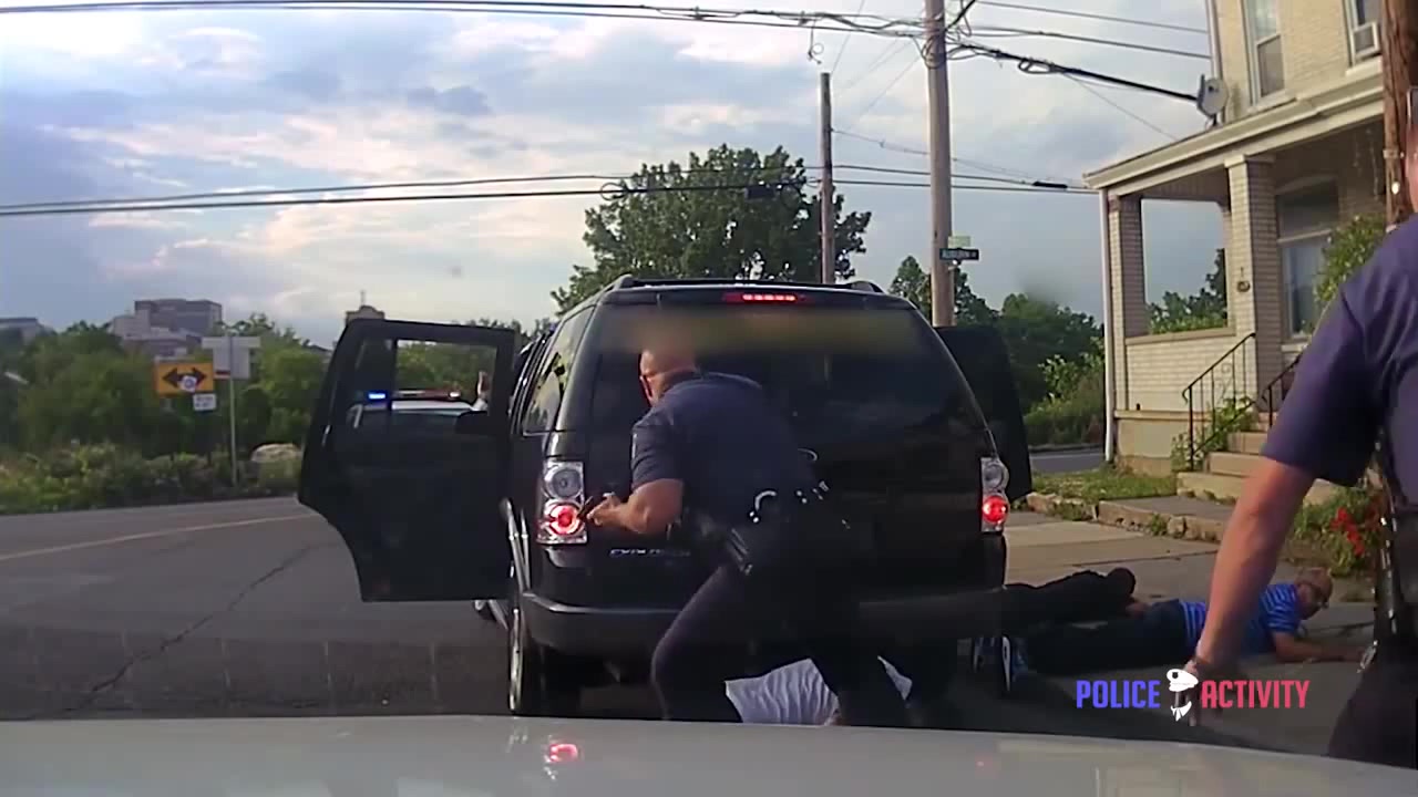 Dashcam Captures Cop Kicking Suspect in Head During Arrest - Coub