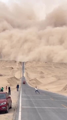 An approaching sandstorm🤯😱 - Coub