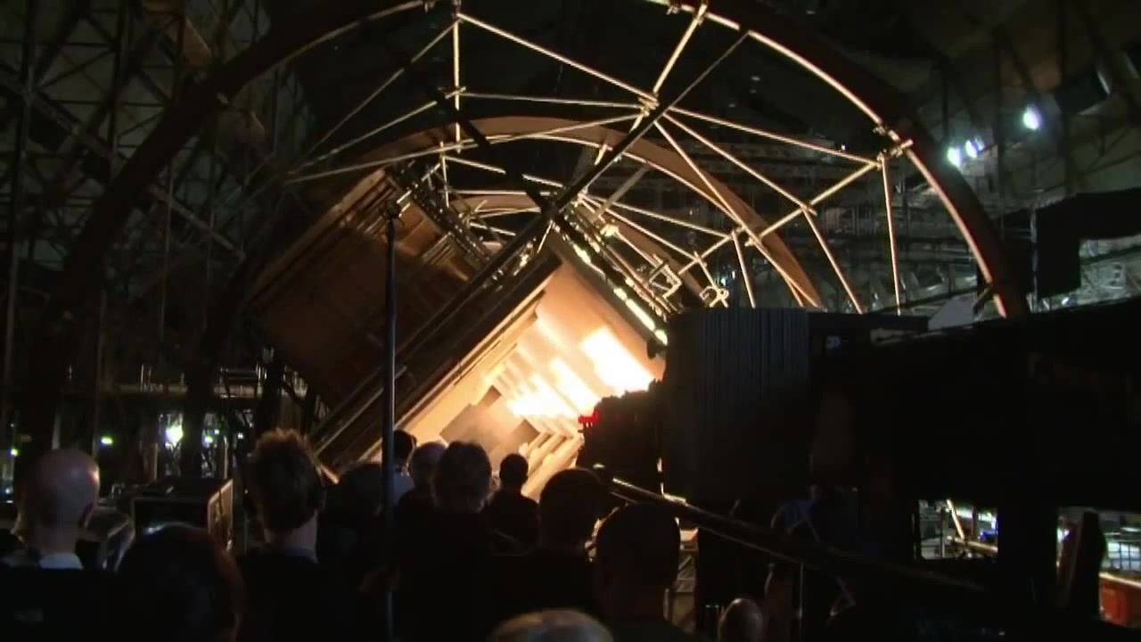 Creating the effect of a rotating hallway in Inception - Coub