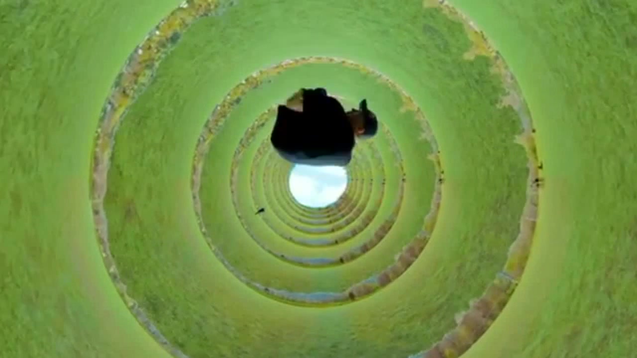 Jumping through dimensions 💅⁣ - Coub