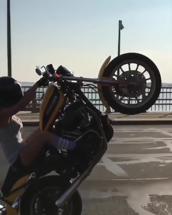 Beautiful GIRL Biker - Coub