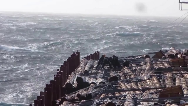 Cargo ship in storm - Coub