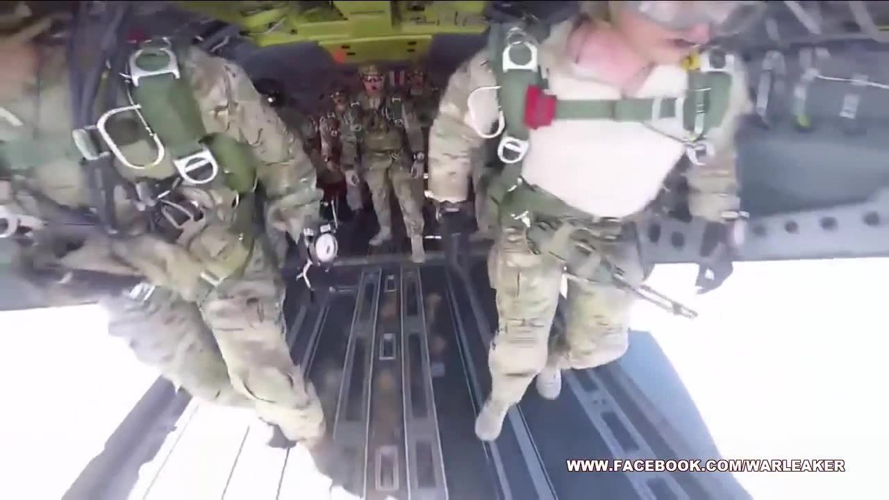 US Special Forces HALO Free Fall Jump From Infamous Chinook Transport ...