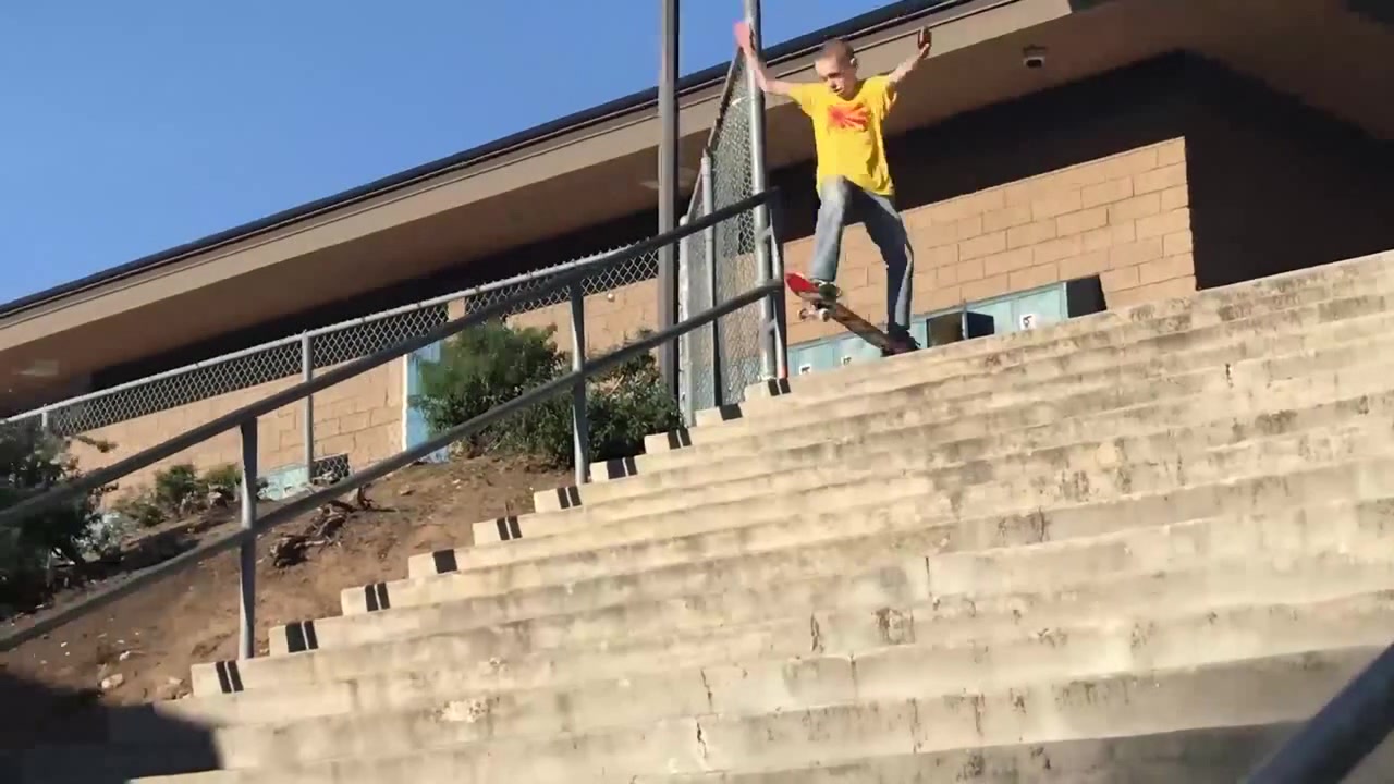 10 YEAR OLD VS EL TORO 20 STAIR RAIL - Coub
