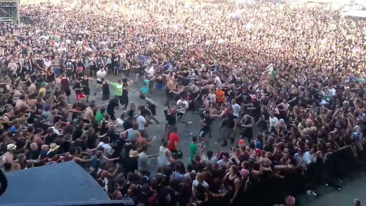 Wall of Death (EXTREME) - Callejon - With Full Force 2014 - Coub