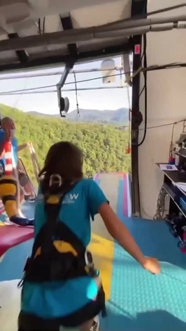 Jumping into the weekend - Coub