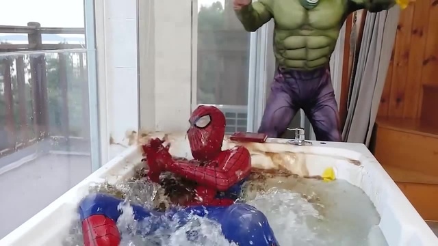 Spider Man Hulk İn The Pool BALLOON in COCA Cola PRANK! - Coub