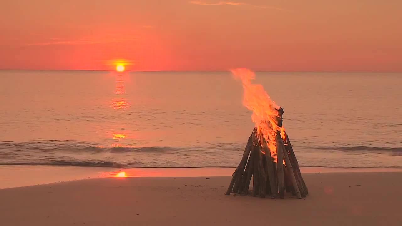 Campfire by the Beach - Ocean Waves - Coub