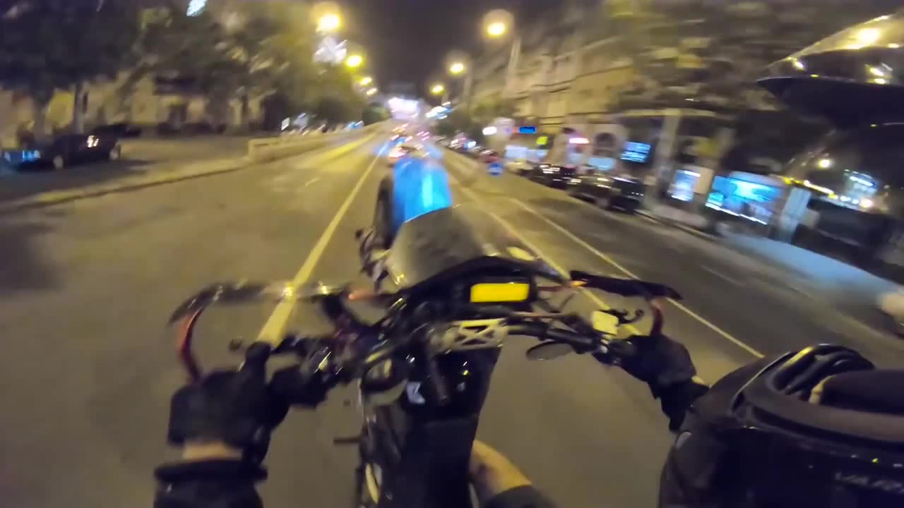 NIGHT RIDE IN BUDAPEST! Supermoto - Coub