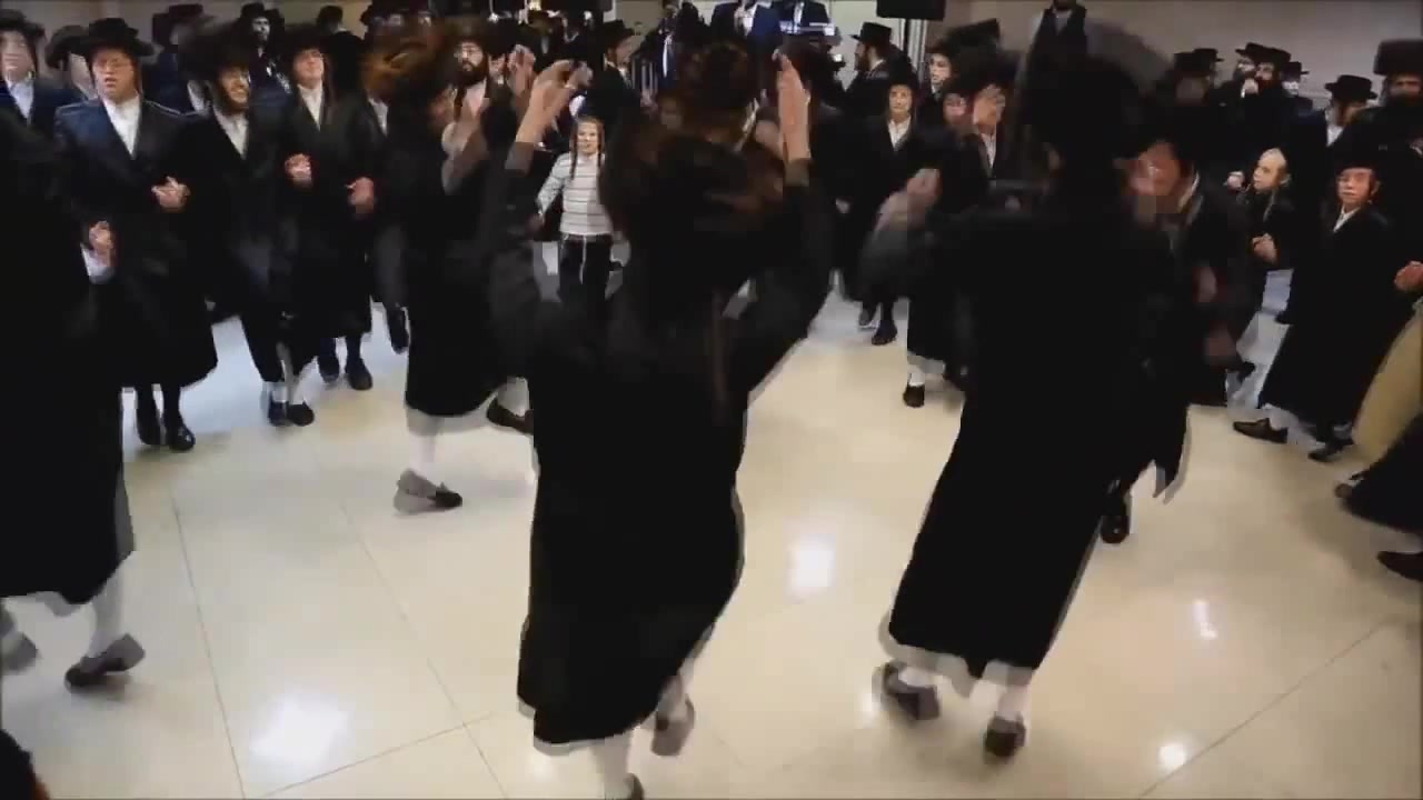 Lenin Is Alive and Well «И Ленин такой молодой» Jewish Break Dance ...