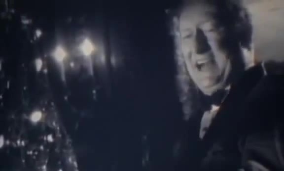 Gengszter Johnny vs. Kiszel Tünde (Home Alone 2.) - Coub