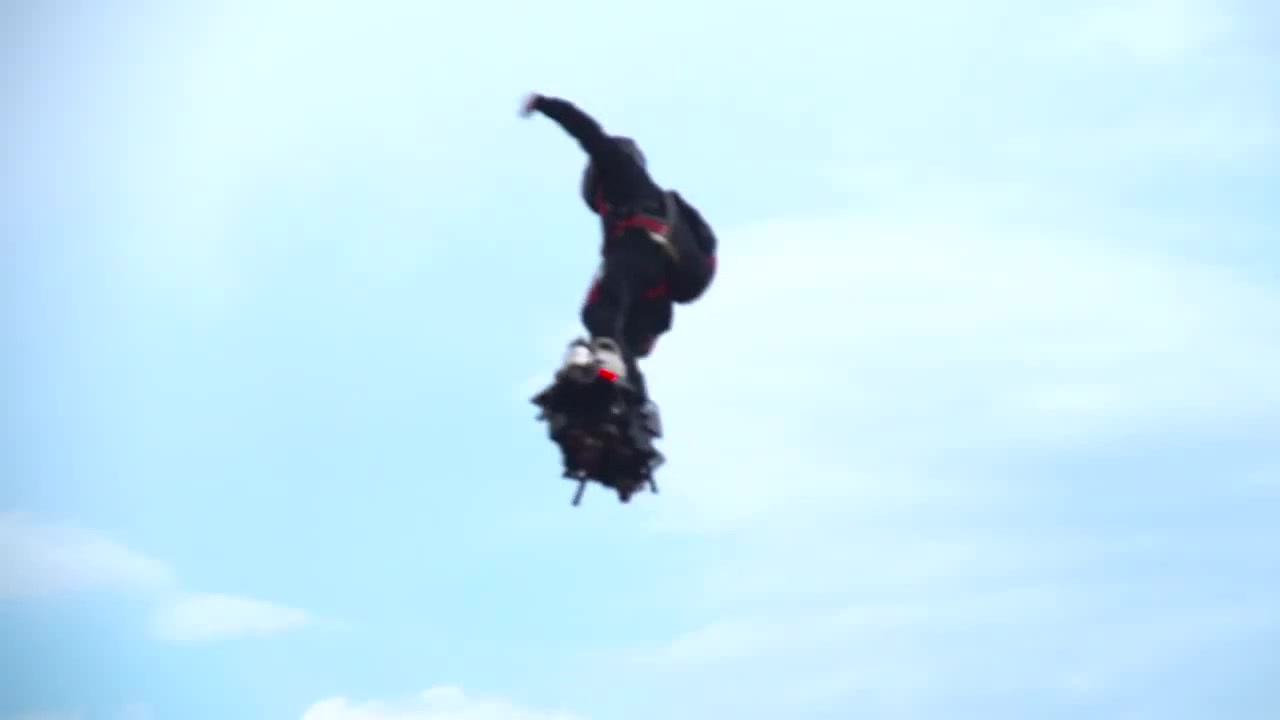 Saakashvili crossing Ukrainian border. LIVE. - Coub