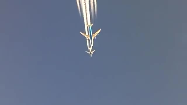Air Race Over 10,000 Meter High - Airplane - Coub