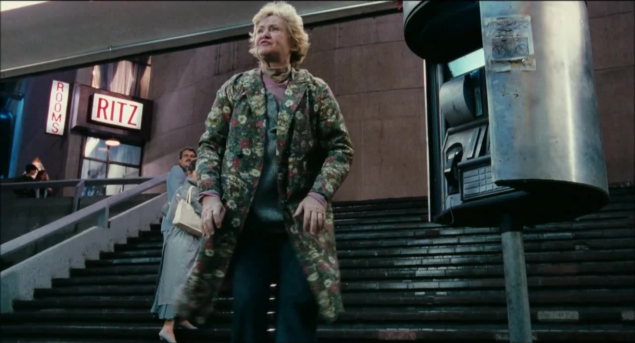 Total Recall - Old lady encounter - Coub