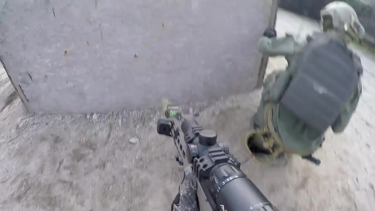 Canadians playing airsoft - Coub