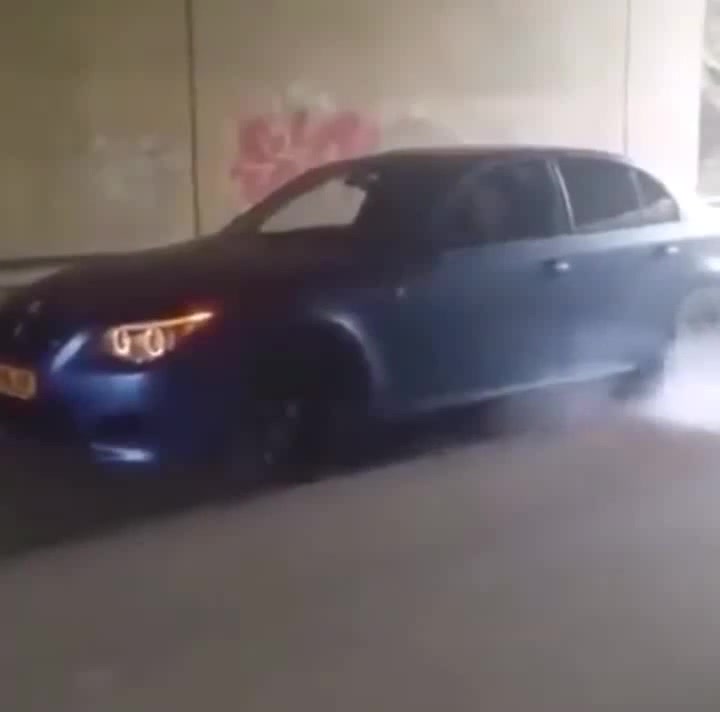 BMW M5 E60 burnout - Coub