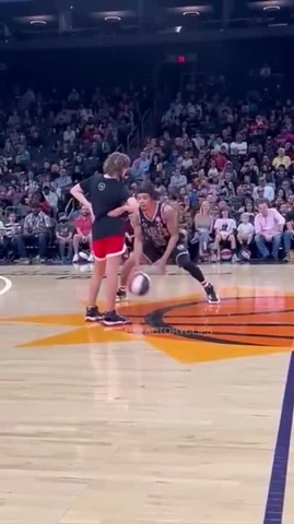 Liv Harness vs Harlem Globetrotters - Coub